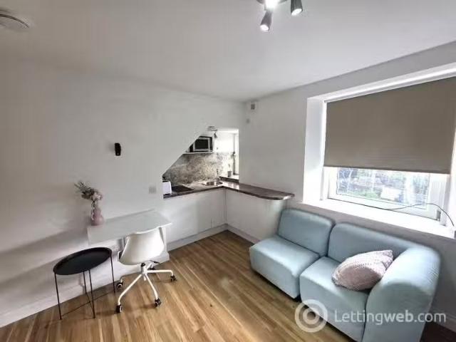 Rental! 1 BR Property to rent in Holburn Street, City Centre.