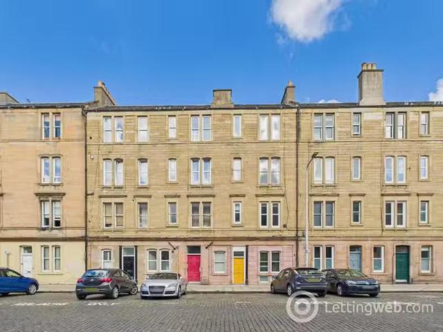 Cheap 1 BR Property to rent in Iona Street, Leith, Edinburgh.