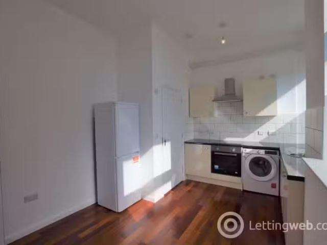 Rental! 1 BR Property to rent in Pitt Street, Leith, Edinburgh.
