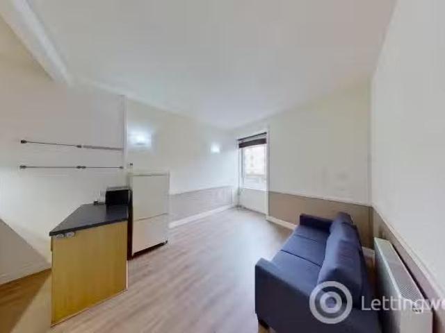 Nice 1 BR Property to rent in Roseburn Street, Edinburgh, EH12