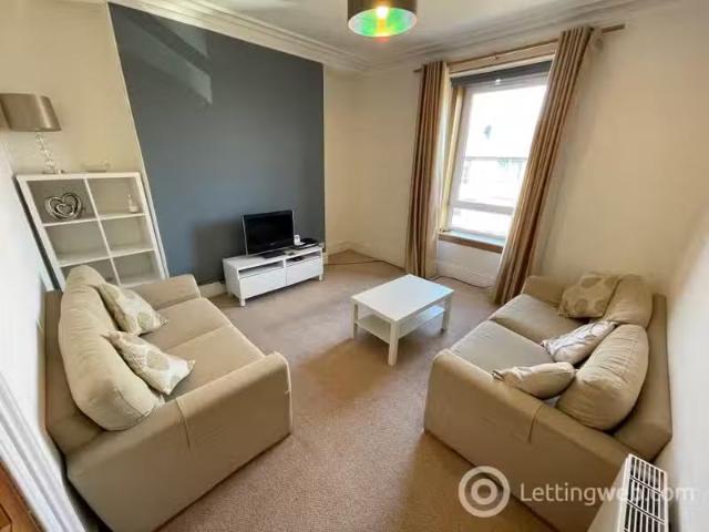 Charming 1 BR Property to rent in 11 Roslin Street 2FL