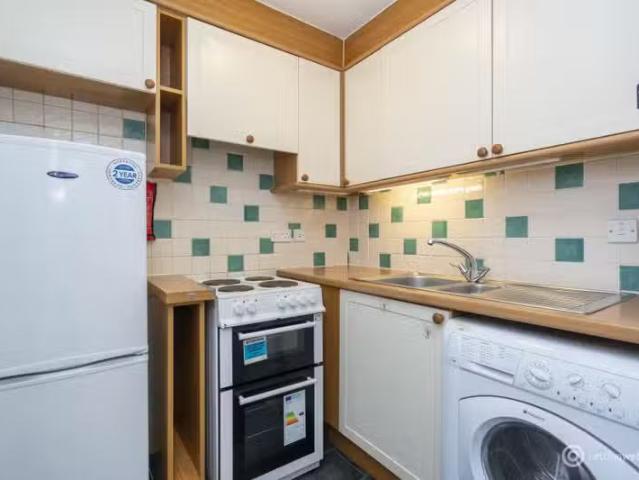 Charming 1 BR Property to rent in 13/1 Stewart Terrace