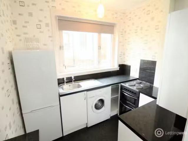 Cheap 1 BR Property to rent in 138 School Drive