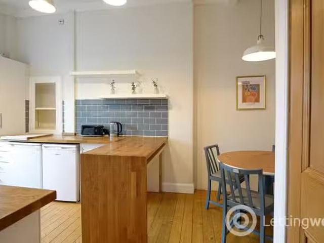 Unique 1 BR Property to rent in 24 Balcarres Street
