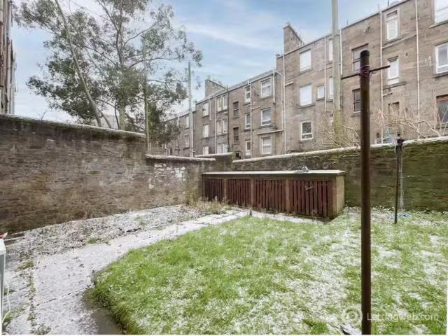Cozy 1 BR Property to rent in 28A, Springhill, Dundee, DD4 6HP