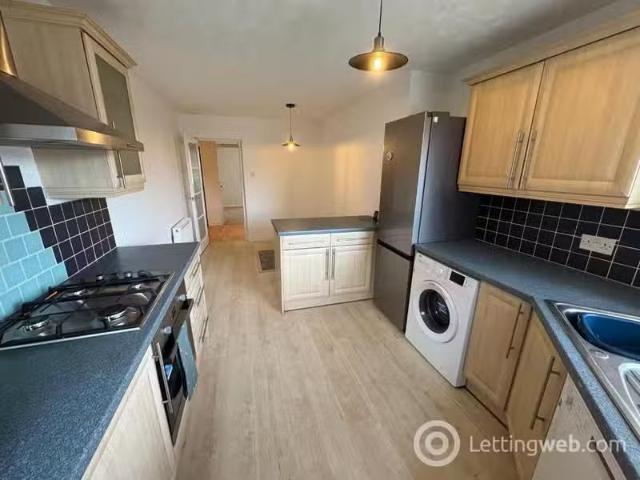 Cheap 1 BR Property to rent in 295 Great Western Road, West E.