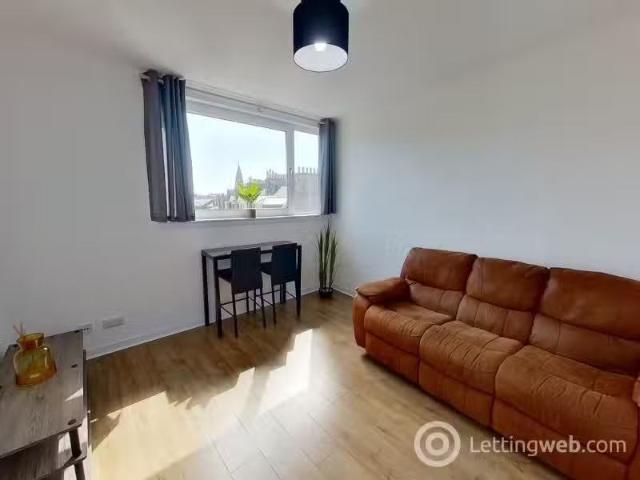 Cozy 1 BR Property to rent in 5H Northfield Place, Aberdeen, A.