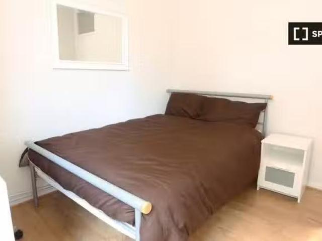 Cheap 1 BR Room in shared apartment for rent in Bow East, London