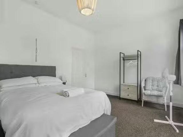 For Rent! 1 BR Saint Oswald's Road, Manchester