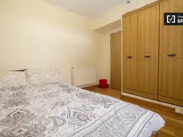 Nice 1 BR Spacious room in 5 bedroom flatshare in Putney, London
