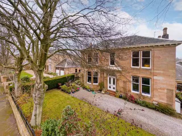 Nice 2 BA 4 bedroom apartment for rent in Aytoun Road, Glasgow.