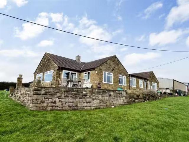 New 2 BA 4 bedroom bungalow for rent in Okeford Fitzpaine, Bla.