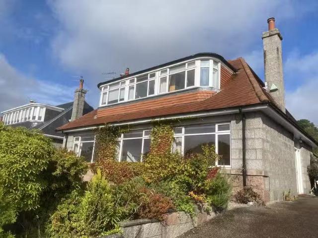 Charming 2 BA 4 bedroom detached house for rent in 18 Woodburn.
