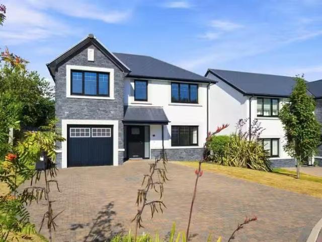 For Rent! 2 BA 4 bedroom detached house for rent in 4 Bradda V.