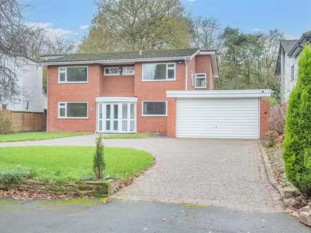 Cozy 2 BA 4 bedroom detached house for rent in Burnett Road, S.