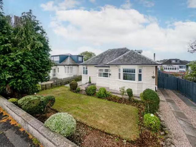 Unique 2 BA 4 bedroom detached house for rent in Dolphin Road.