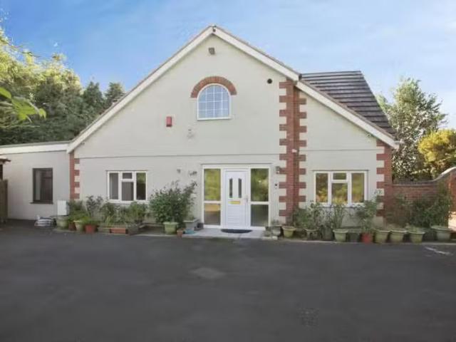 Nice 2 BA 4 bedroom detached house for rent in Dunchurch Road.