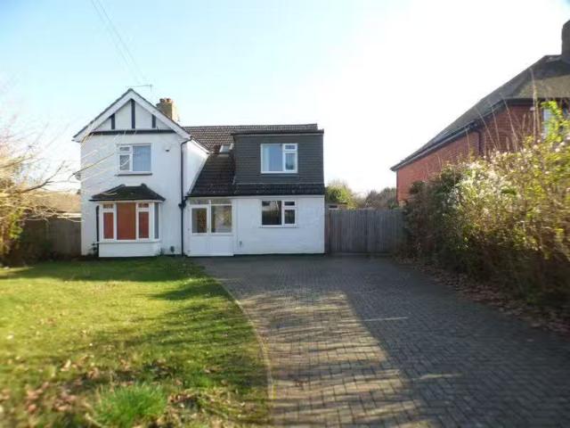 Nice 2 BA 4 bedroom detached house for rent in Keswick Road, B.