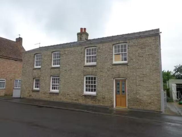 Deal! 2 BA 4 bedroom detached house for rent in Sun Street, Is.