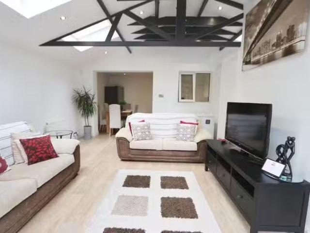 Charming 2 BA 4 bedroom detached house for rent in Passage Roa.