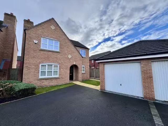 Cozy 2 BA 4 bedroom detached house for rent in Pulford Road, A.
