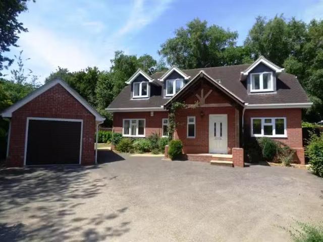 Just in! 2 BA 4 bedroom detached house for rent in Torton Hill.