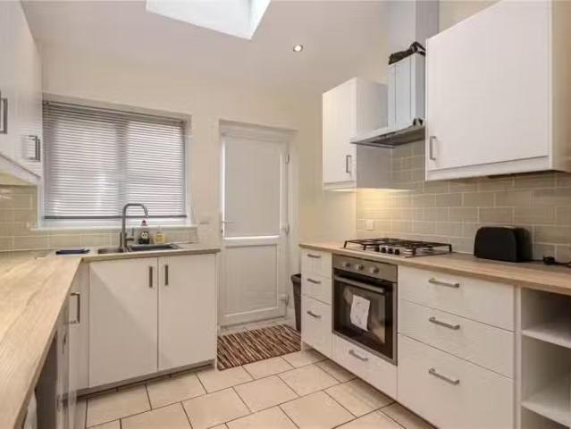 Rental! 2 BA 4 bedroom end of terrace house for rent in Greenf.