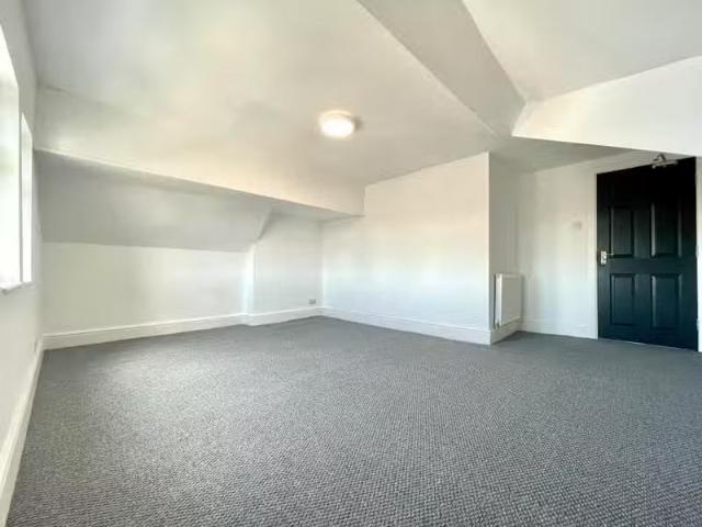 Just in! 2 BA 4 bedroom end of terrace house for rent in Mirfi.
