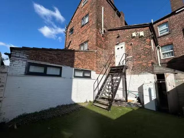 Rental! 2 BA 4 bedroom house for rent in County Road, L4