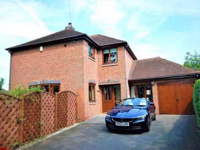 Nice 2 BA 4 bedroom house for rent in Cloister Crofts, Leaming.