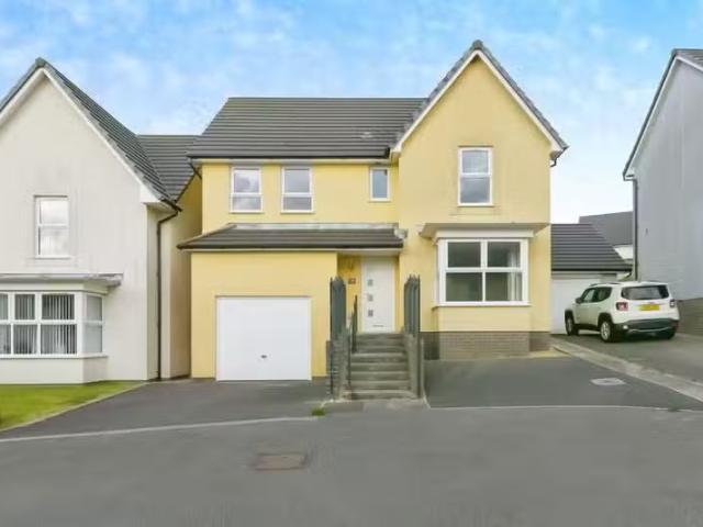 Charming 2 BA 4 bedroom house for rent in Crompton Way, Ogmore.