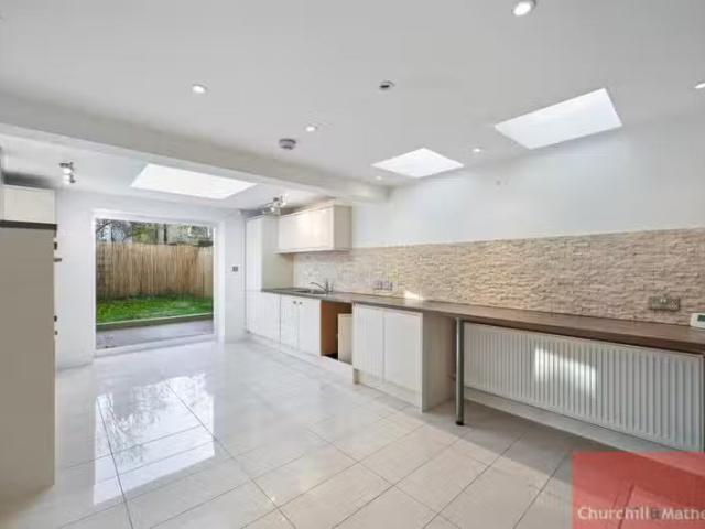 Nice 2 BA 4 bedroom house for rent in Glasgow Road, Plaistow E.