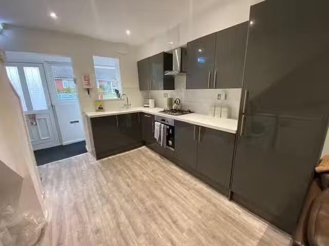 Rental! 2 BA 4 bedroom house for rent in Fladbury Crescent C.