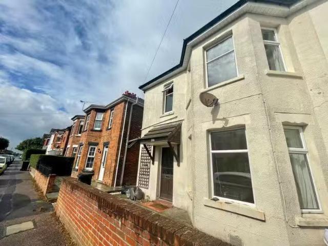 Cheap 2 BA 4 bedroom house for rent in Student Four Double Bed.