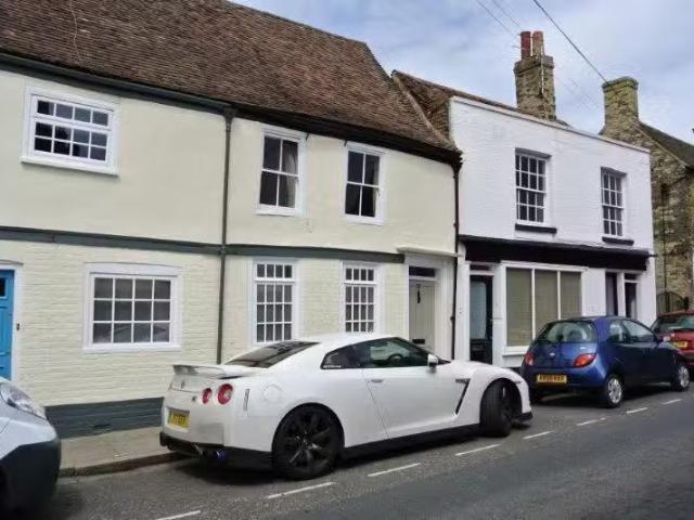 Just in! 2 BA 4 bedroom house for rent in The Nook, 17 Harnet.