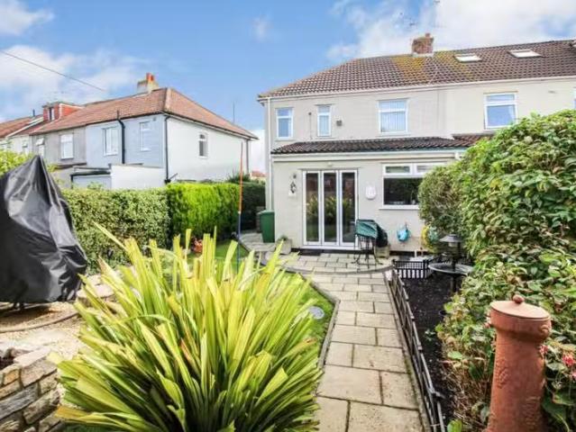 Cheap 2 BA 4 bedroom semi detached house for rent in Filton Av.