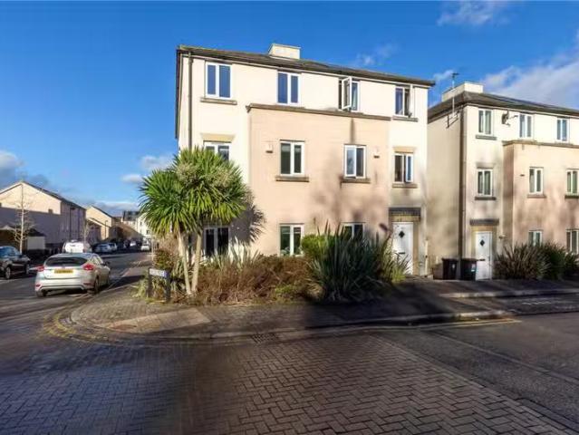 Rental! 2 BA 4 bedroom semi detached house for rent in Long Do.