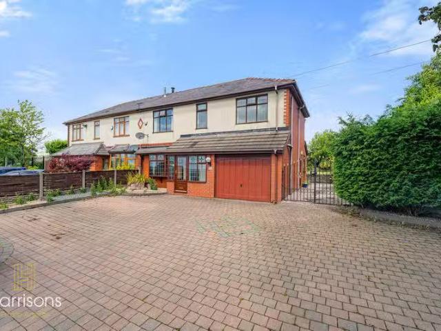 Rental! 2 BA 4 bedroom semi detached house for rent in Plodder.