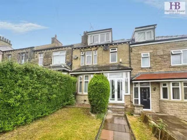 Cozy 2 BA 4 bedroom terraced house for rent in Beechwood Drive.