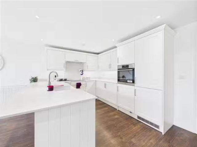 Charming 2 BA 4 bedroom terraced house for rent in Dunmow Road.