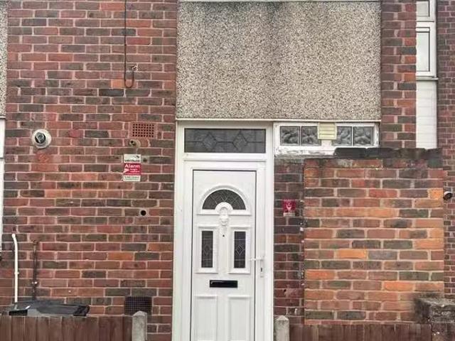 For Rent! 2 BA 4 bedroom terraced house for rent in Manford Ro.