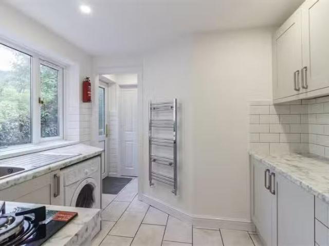 Nice 2 BA 4 bedroom terraced house for rent in Meadow Street.