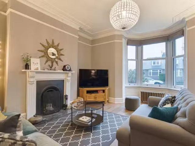 Cheap 2 BA 4 bedroom terraced house for rent in Mid Stocket Ro.