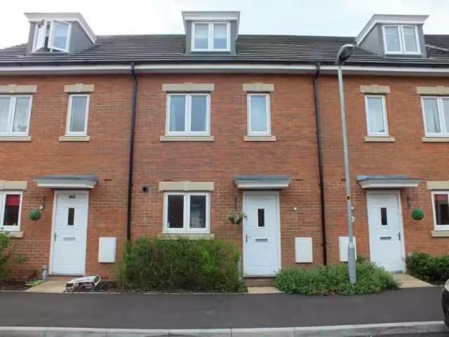 New 2 BA 4 bedroom terraced house for rent in Norris Road, BA14
