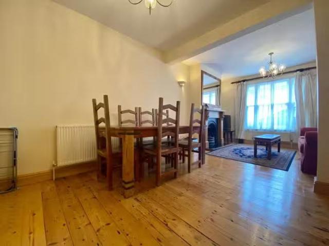 Rental! 2 BA 4 bedroom terraced house for rent in Seymour Stre.