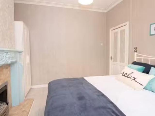 Deal! 2 BA 4 bedroom terraced house for rent in Romer Road, Li.