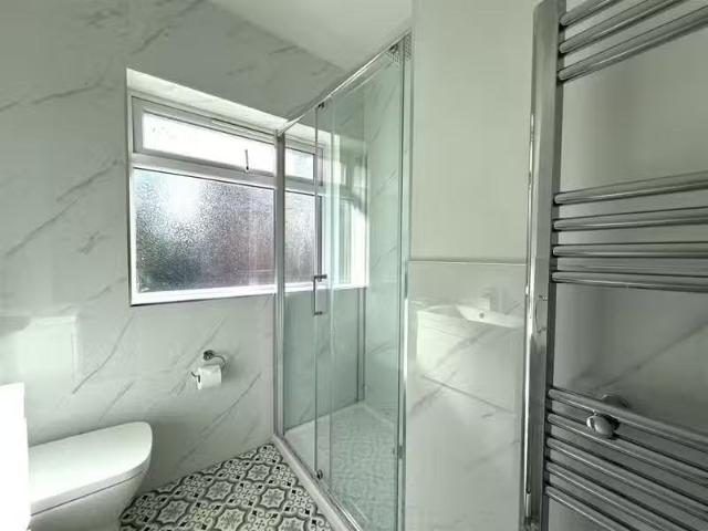 Just in! 2 BA 4 bedroom terraced house for rent in Reservoir R.