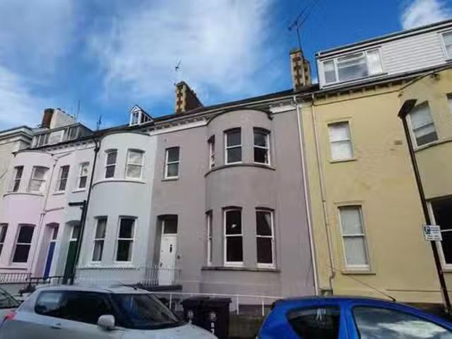 Cozy 2 BA 5 bedroom flat for rent in Sunderland Place, Bristol.