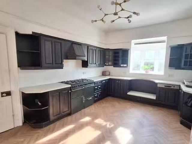 Just in! 2 BA 5 bedroom house for rent in Adelaide Road, Seafo.