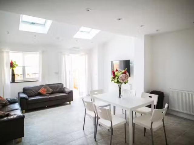 Deal! 2 BA 5 bedroom house for rent in Metchley Drive D, Har.